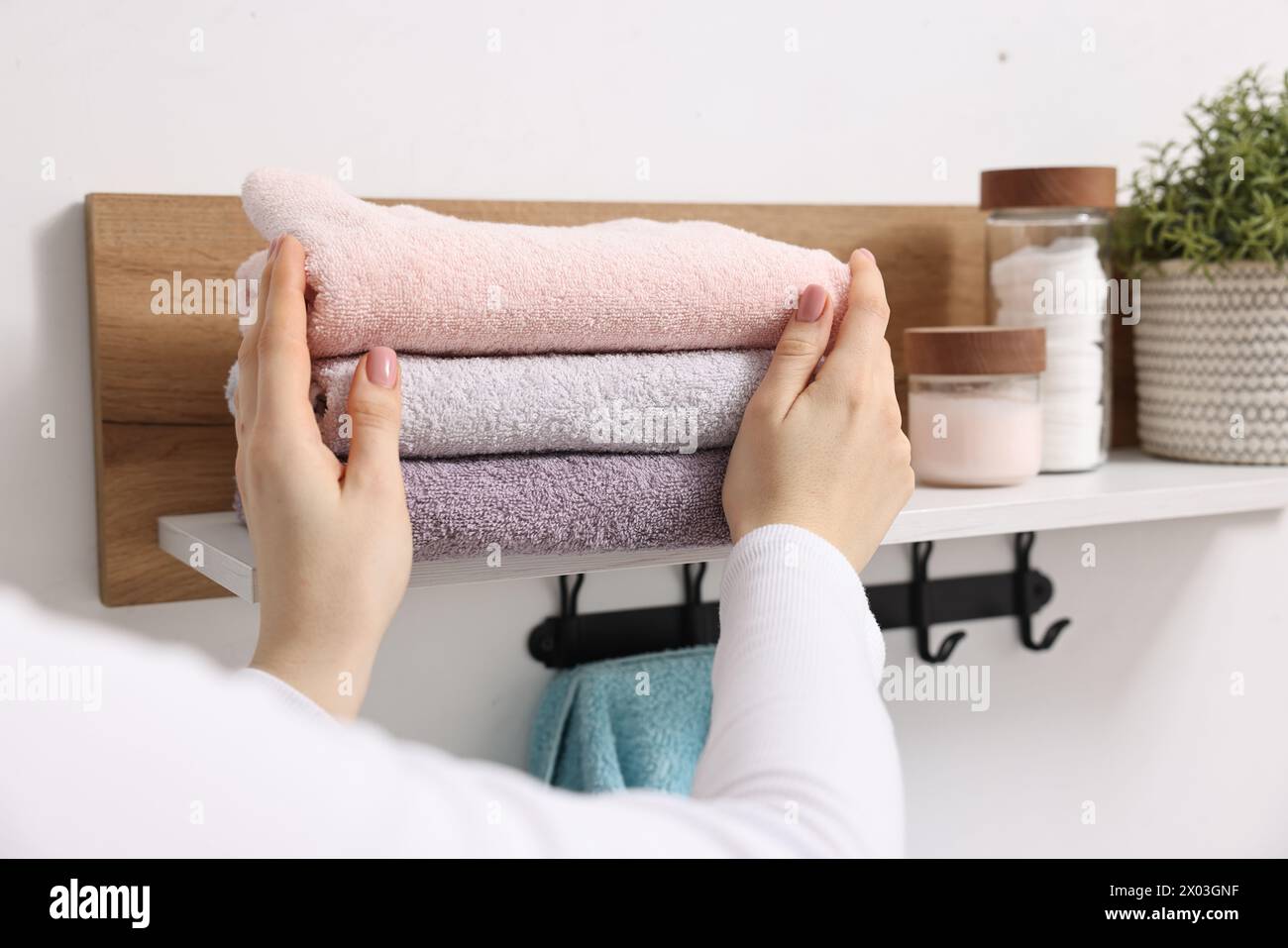 Woman stacking clean towels hi-res stock photography and images - Alamy