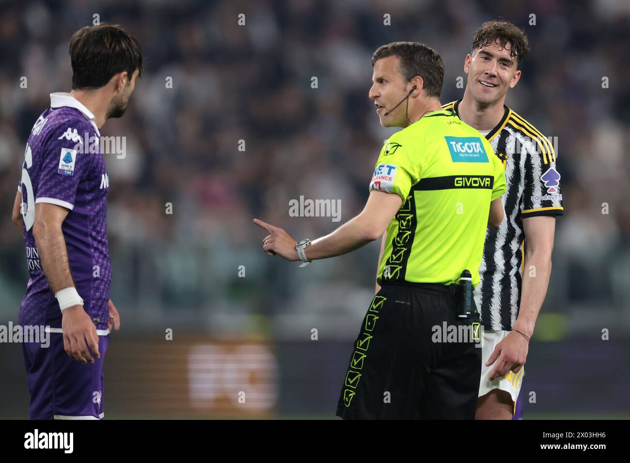 Turin, Italy. 7th Apr, 2024. The Referee Federico La Penna discusses ...