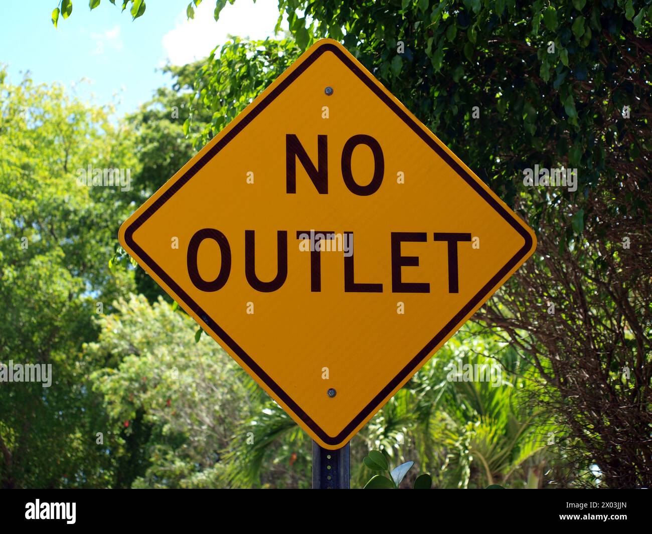 No outlet street sign in the city of Miami Stock Photo - Alamy