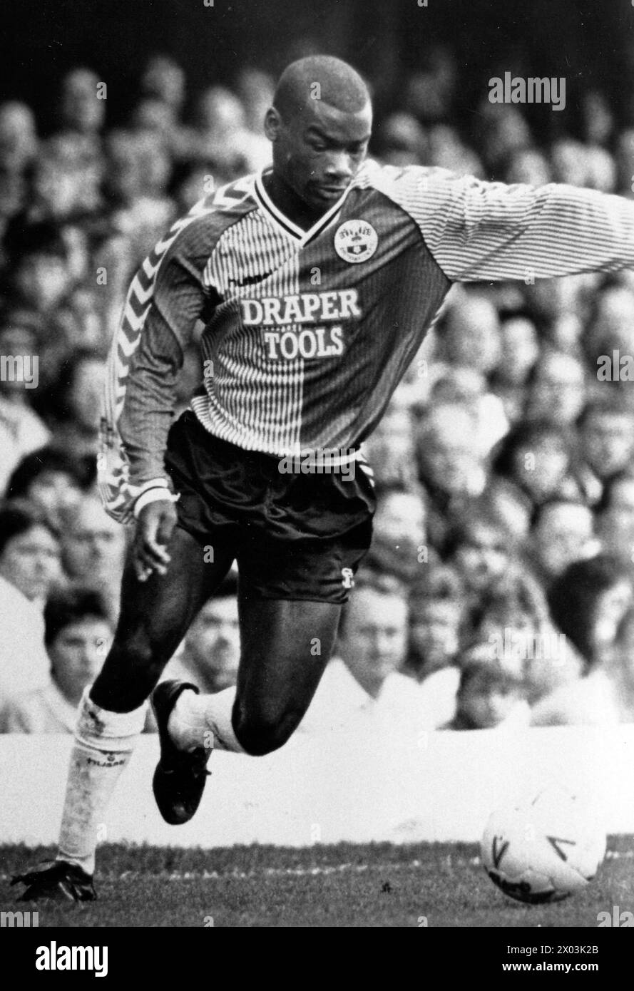 RAYMOND WALLACE IN ACTION FOR SOUTHAMPTON.FC 1989 PIC MIKE WALKER 1989 ...
