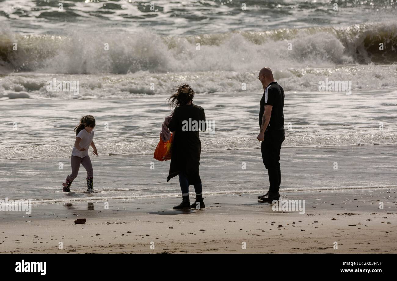 Family resilient storm hi-res stock photography and images - Alamy