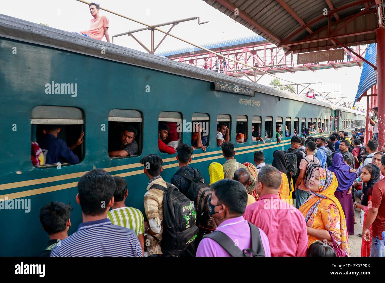 April 9, 2024, Gazipur, Bangladesh: Bangladeshi Muslim passengers try to get on board an ...