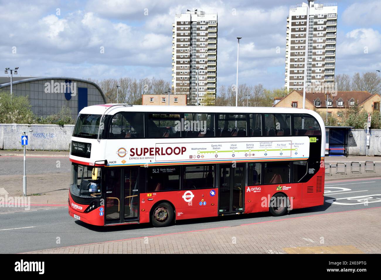Superloop 2 bus hi-res stock photography and images - Alamy