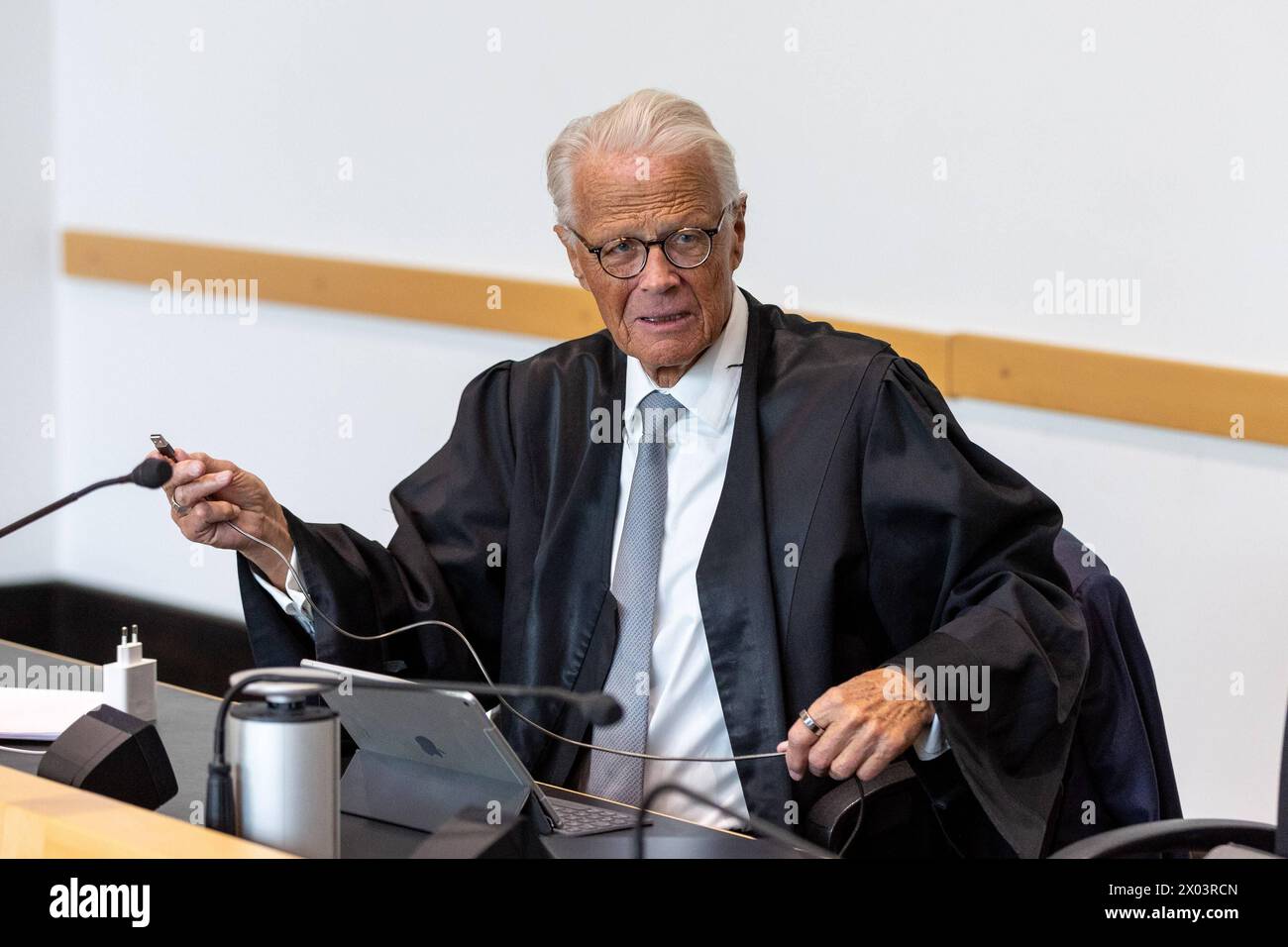 Nachbarn laut hi-res stock photography and images - Alamy