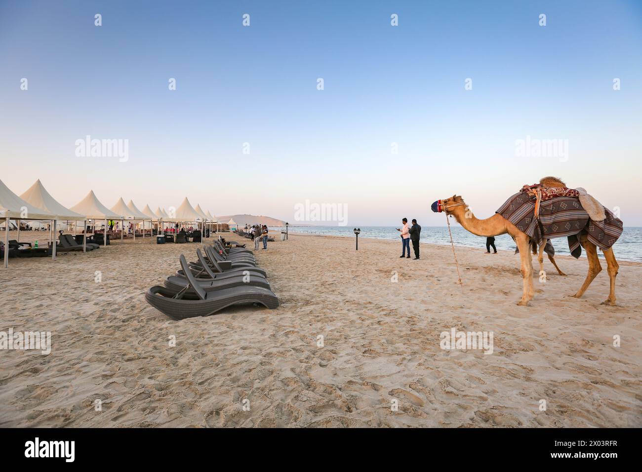 Desert sun resort hi-res stock photography and images - Alamy