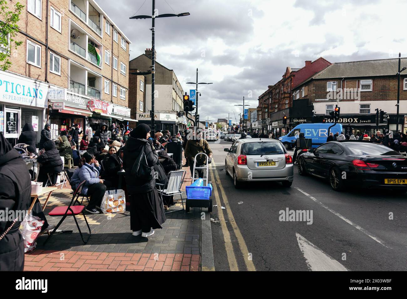 London, UK. 9th April, 2024. Green Street in East London sees the ...