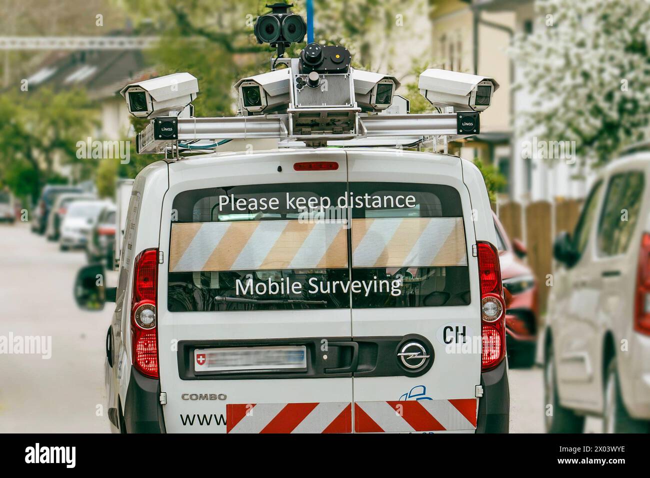 3D Mobile Mapping Spezialfahrzeug erfasst mit Kameras digital den ...