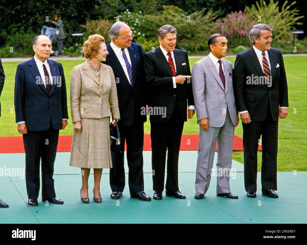 Family Photo beim G 7 Gipfel Von links: Francois Mitterand, Maggie ...