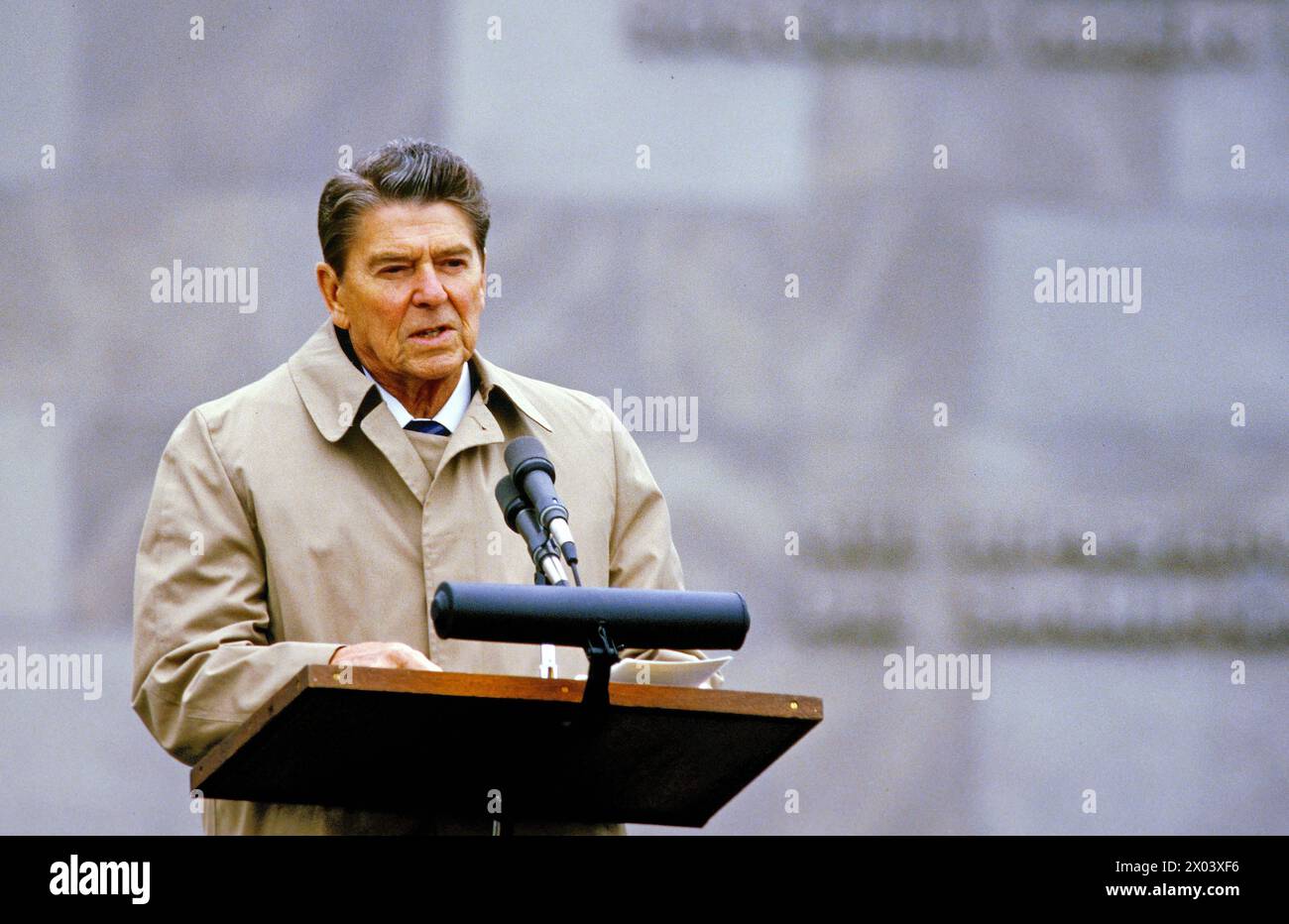 Ronald Reagan spricht an der Berliner Mauer Archiv Foto Ronald Reagan ...