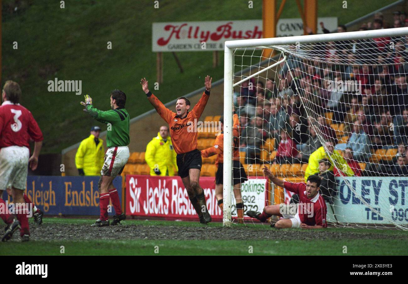 Wolverhampton Wanderers v Bristol City at Molineux 11/2/95 2-0 Robbie ...