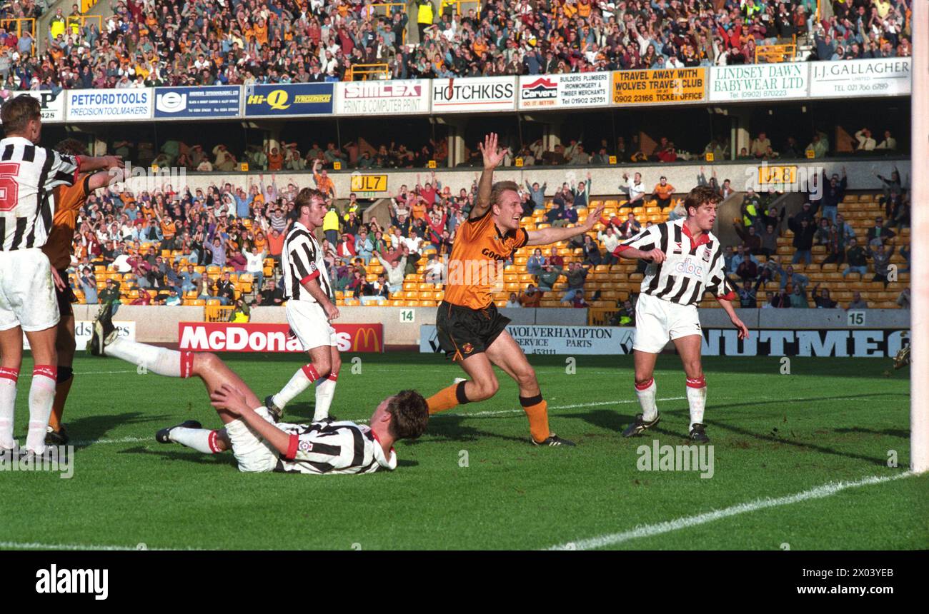 Wolverhampton Wanderers v Grimsby Town at Molineux 15/10/94 Mark Venus ...