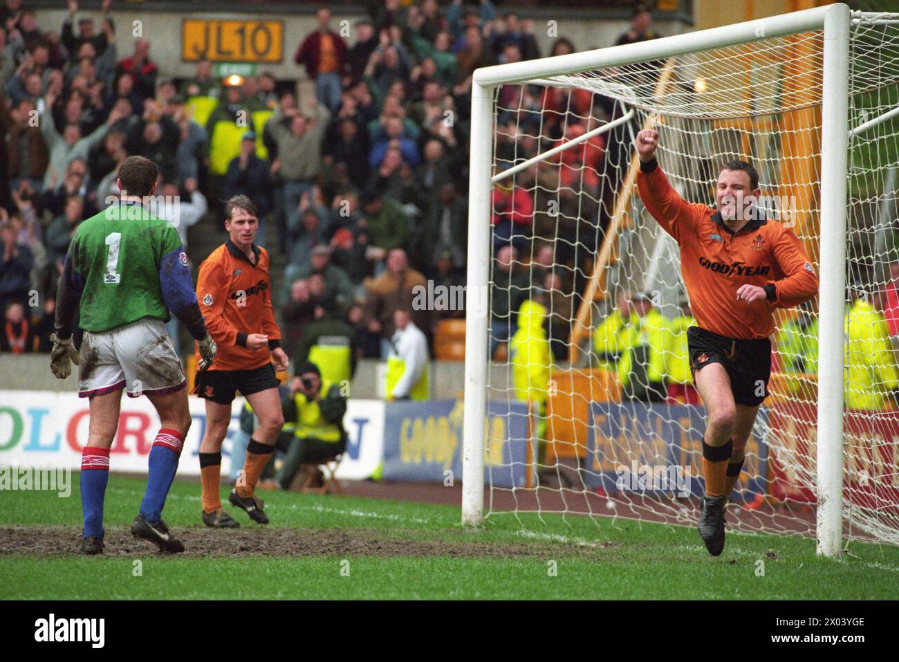 Wolverhampton Wanderers v Oldham Athletic at Molineux 17/4/95 2-1 ...