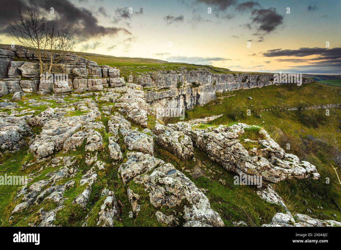 Limestone pavement above Malham Cove, Yorkshire Dales, England Stock ...