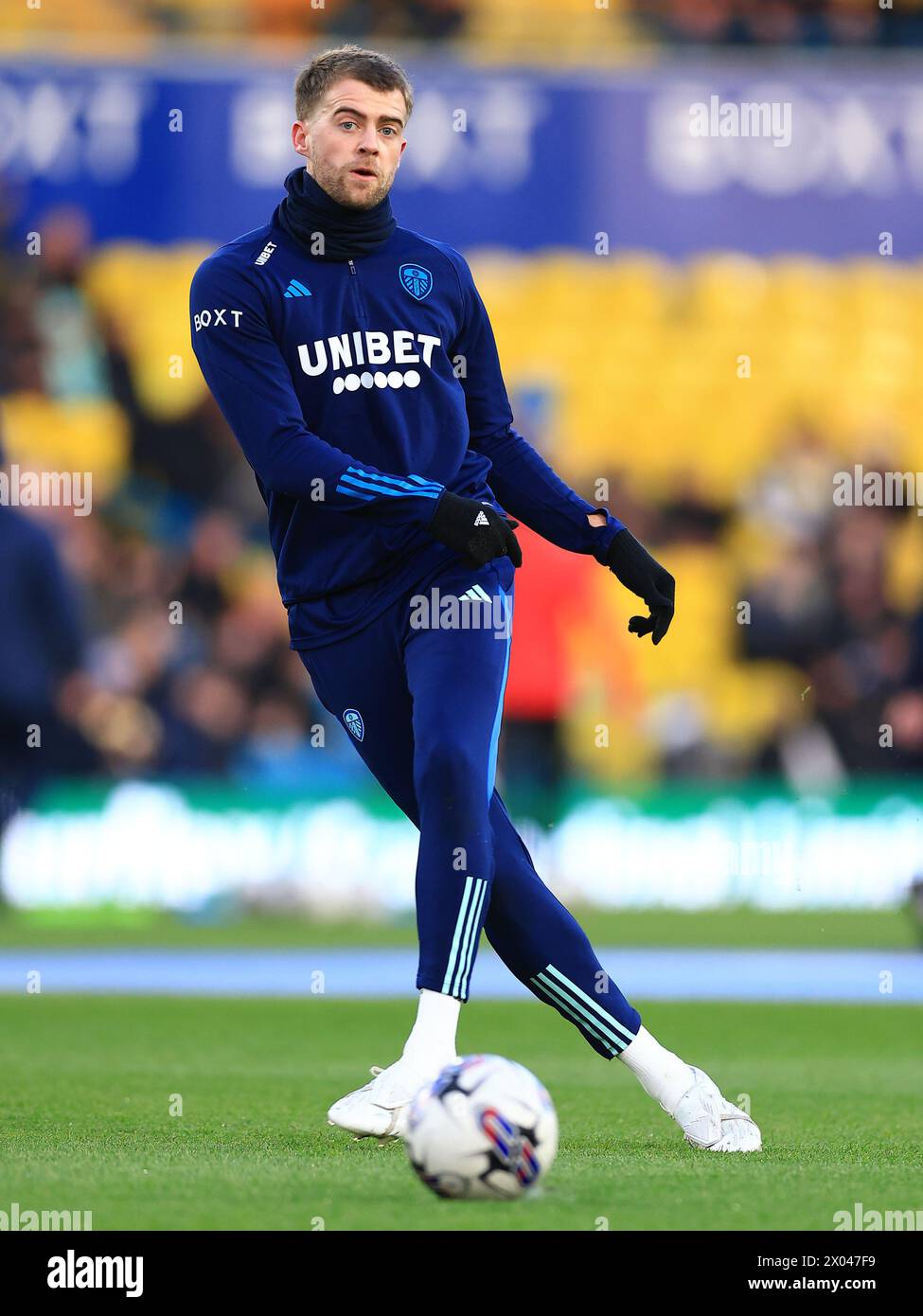 Leeds, UK. 09th Apr, 2024. Sunderland Manager Mike Dodds inspects the ...