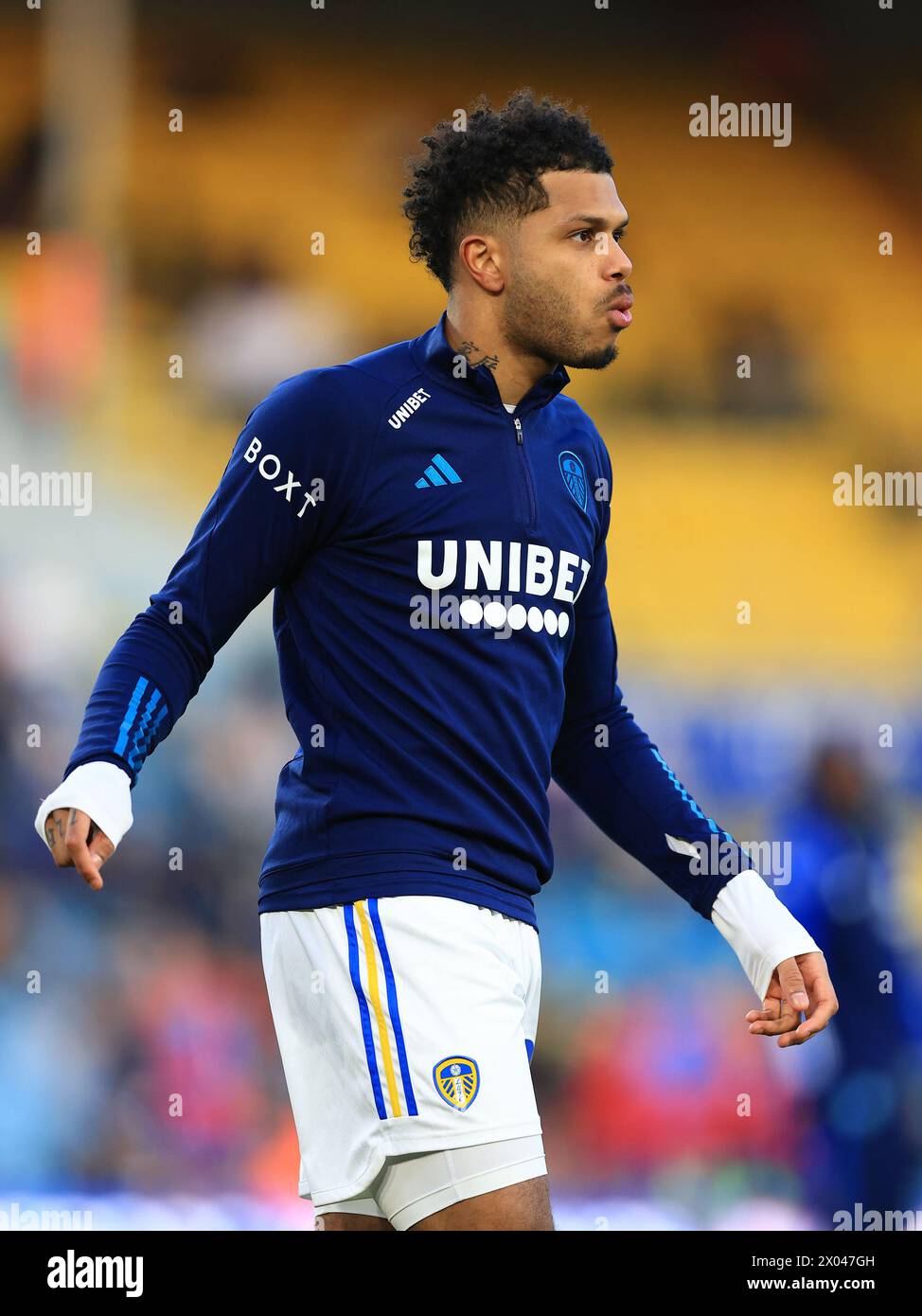 Leeds, UK. 09th Apr, 2024. Sunderland Manager Mike Dodds inspects the ...