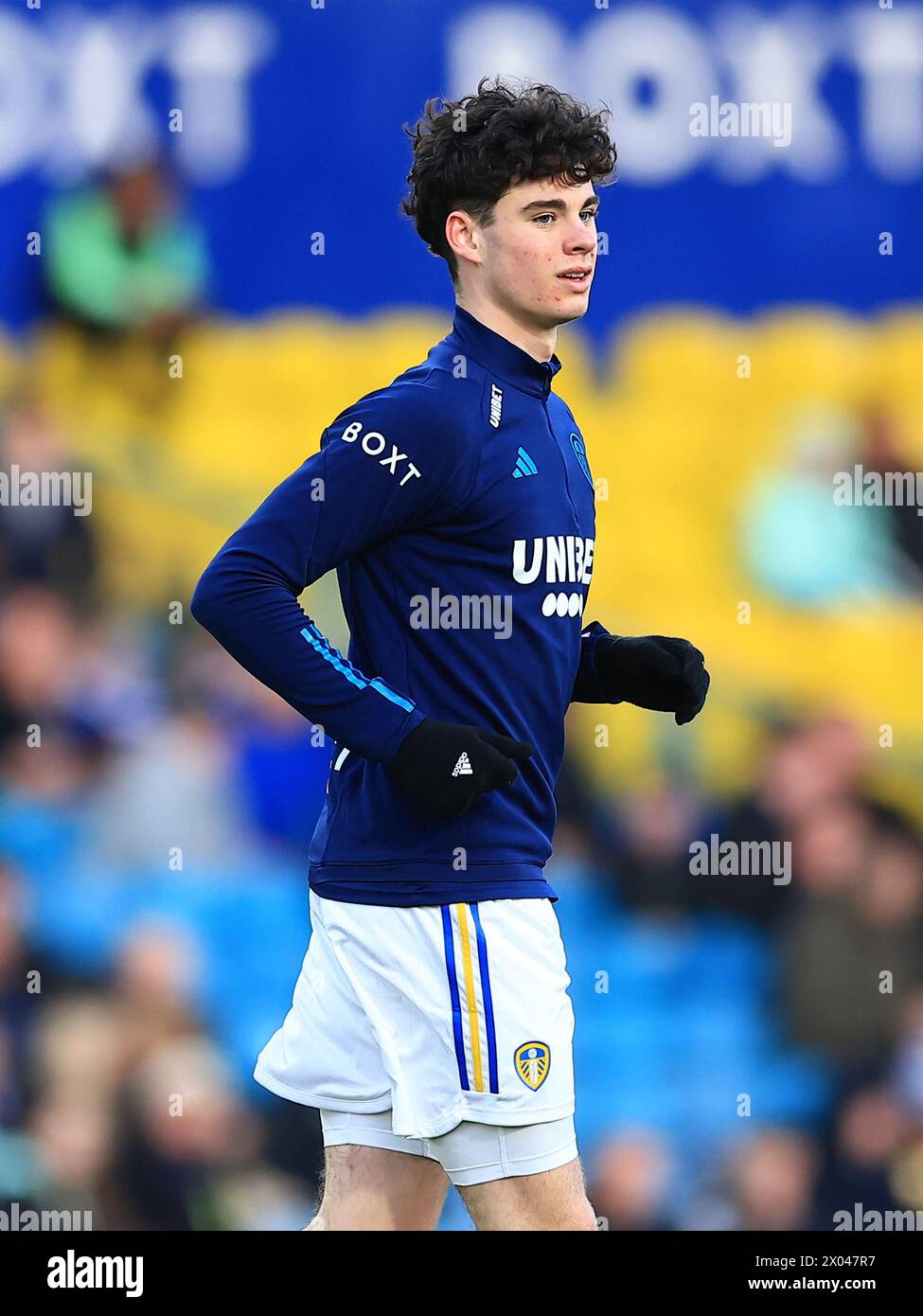 Leeds, UK. 09th Apr, 2024. Sunderland Manager Mike Dodds inspects the ...