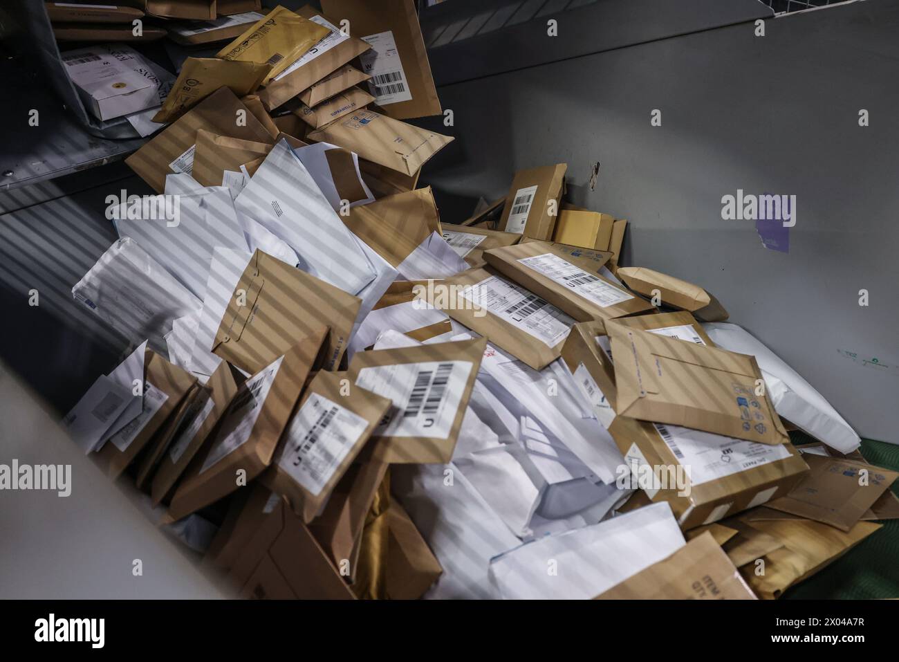Letter sorting machine hi-res stock photography and images - Alamy