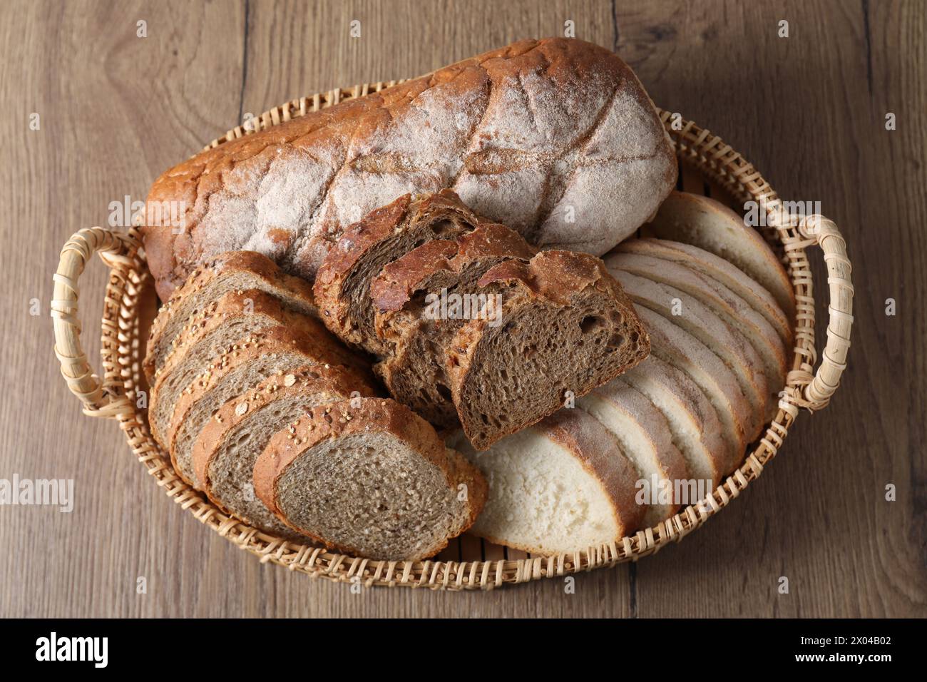 Different types bread in basket hi-res stock photography and images - Alamy