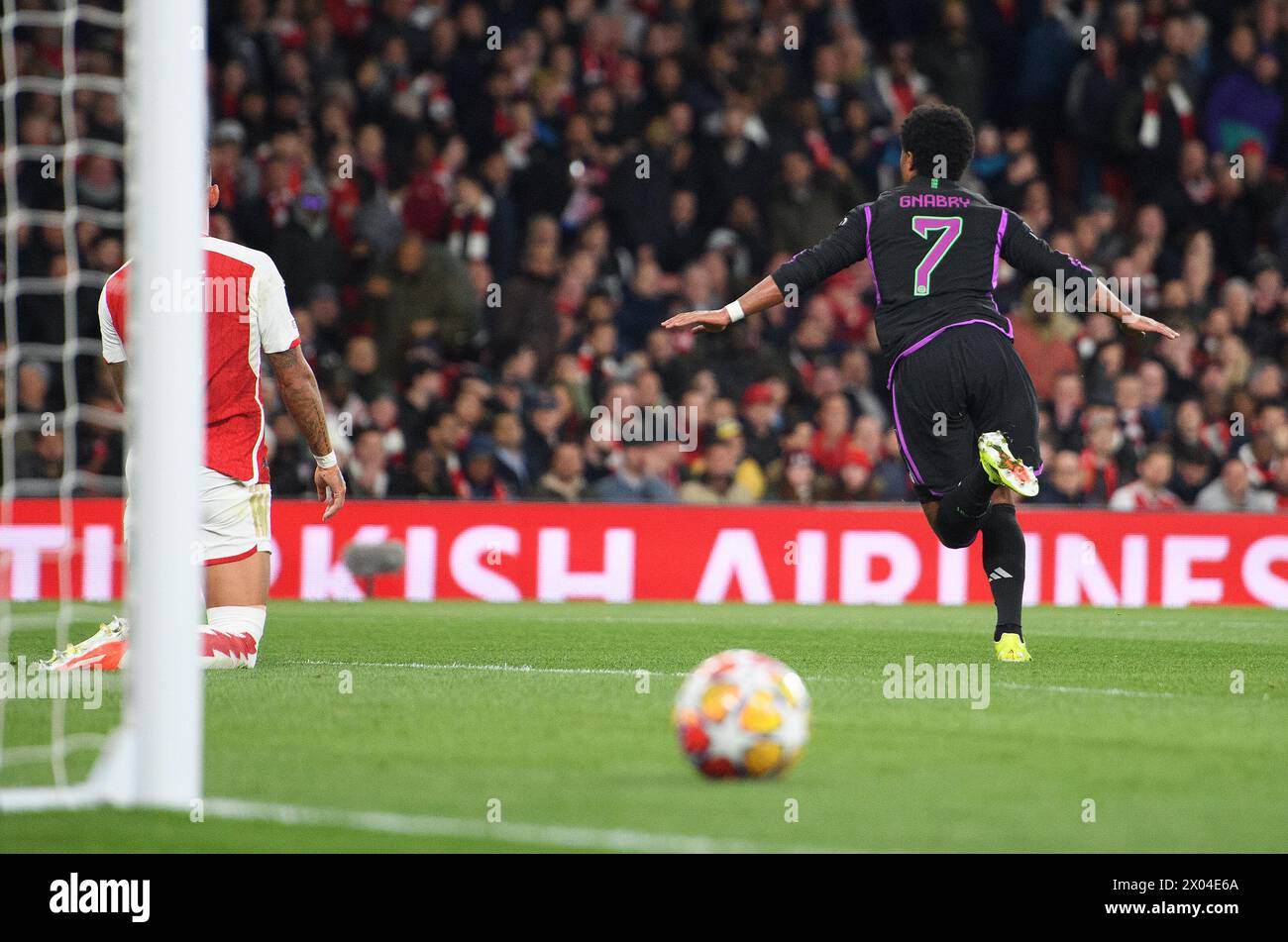 Serge gnabry celebrates hi-res stock photography and images - Alamy