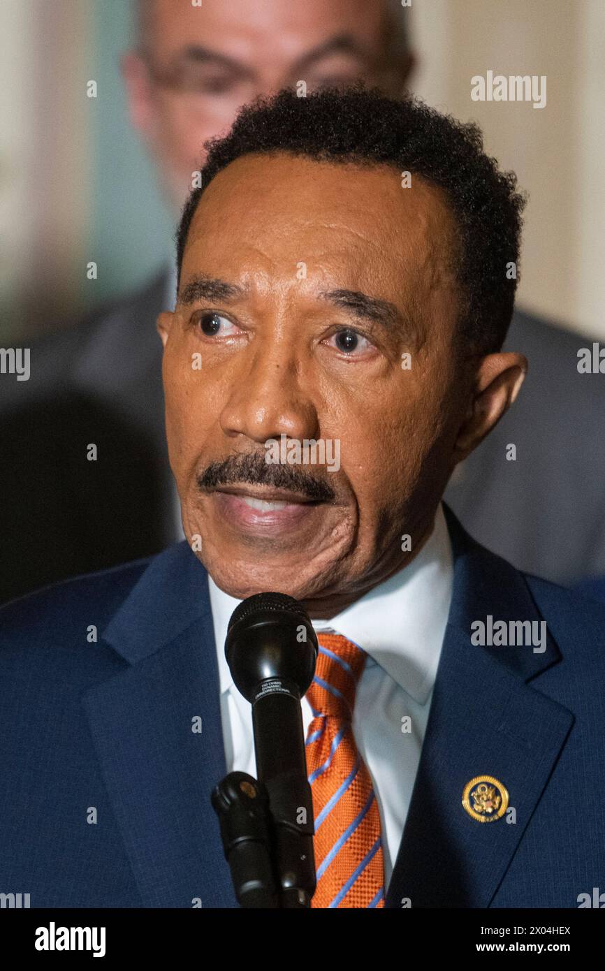 United States Representative Kweisi Mfume (Democrat of Maryland) offers ...