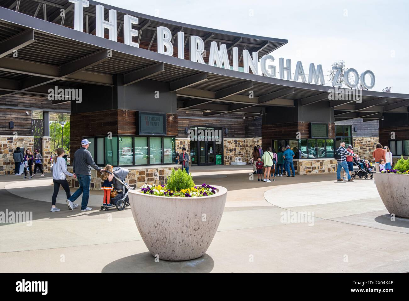 Birmingham zoo entry gate hi-res stock photography and images - Alamy