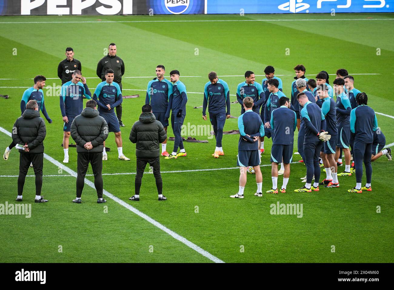 Players of Barcelona during the FC Barcelona training session ahead of ...