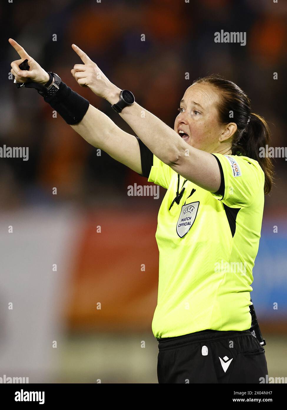 BREDA - referee Cheryl Foster during the European Championship ...