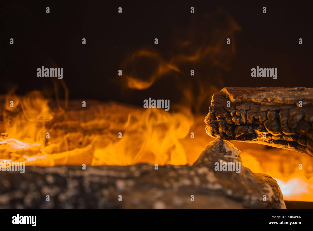 Firewood glow hi-res stock photography and images - Alamy