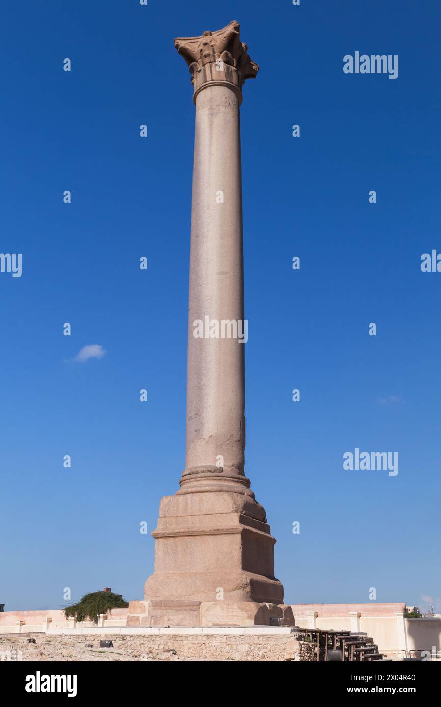 Old roman landmarks hi-res stock photography and images - Alamy