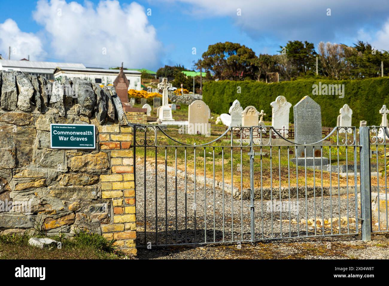 Iron cemetery gates hi-res stock photography and images - Alamy