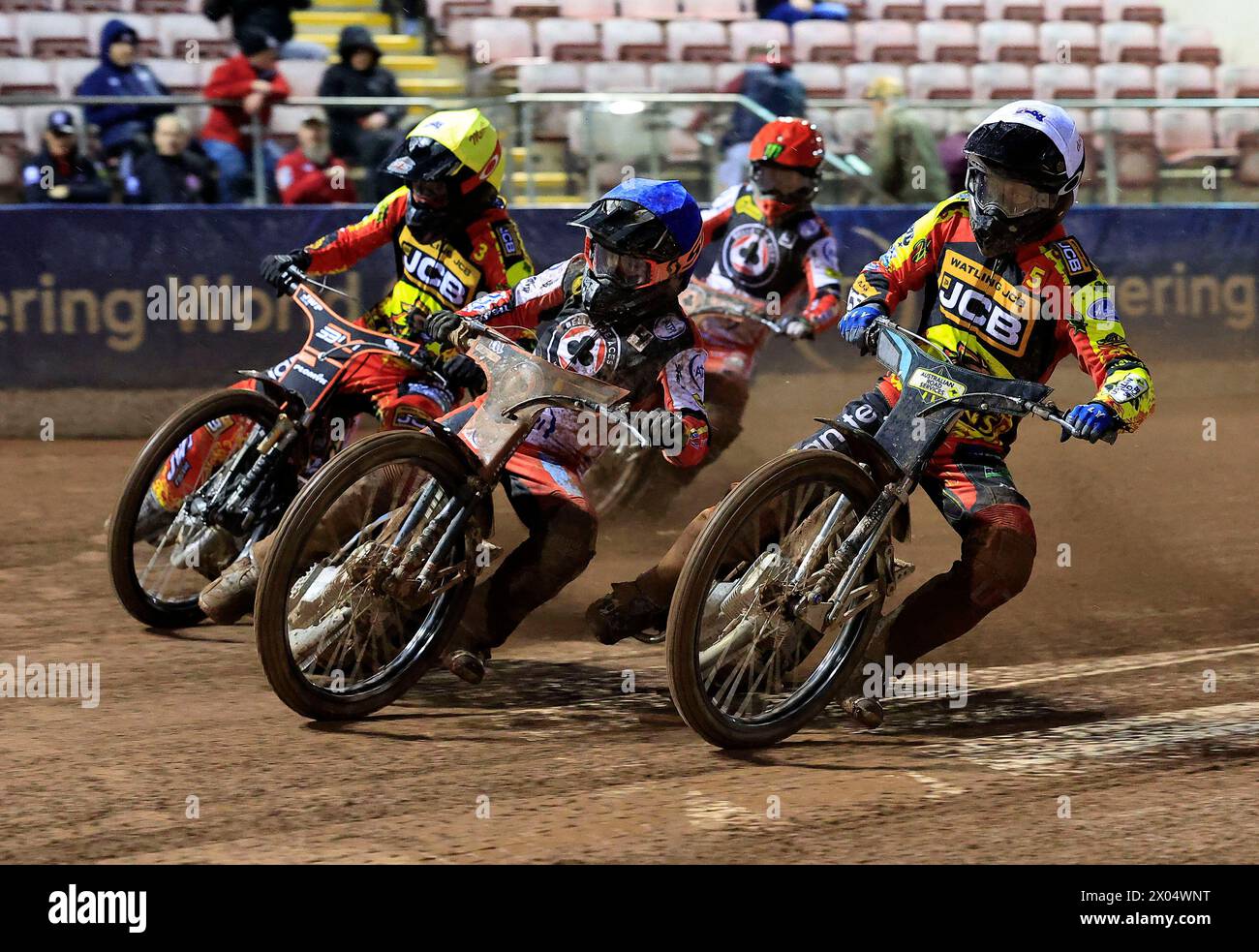 Ben Cook of Belle Vue ‘ATPI’ Aces leads Sam Masters of Leicester ...