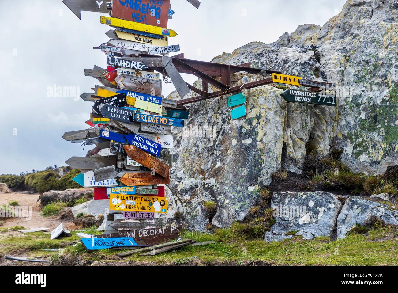 Erected by British Troops then visitors the iconic Totem Pole, Stanley ...