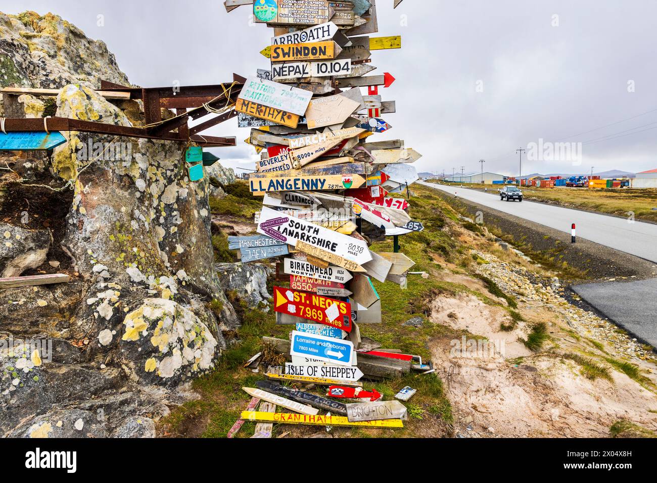 Erected by British Troops then visitors the iconic Totem Pole, Stanley ...