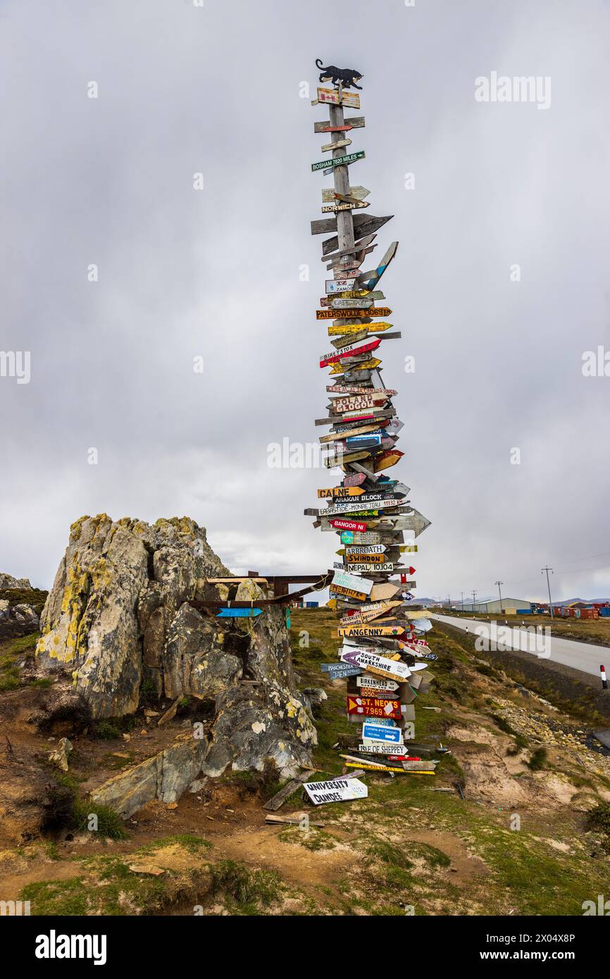 Erected by British Troops then visitors the iconic Totem Pole, Stanley ...