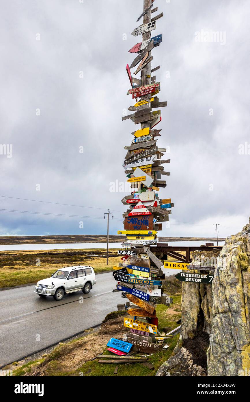 Erected by British Troops then visitors the iconic Totem Pole, Stanley ...