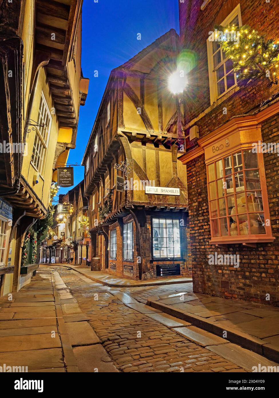 Shambles christmas york yorkshire england hi-res stock photography and ...