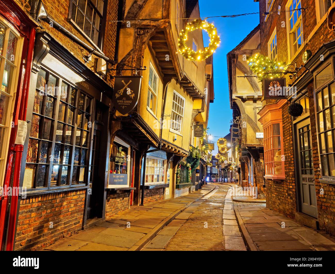 Shambles christmas york yorkshire england hi-res stock photography and ...