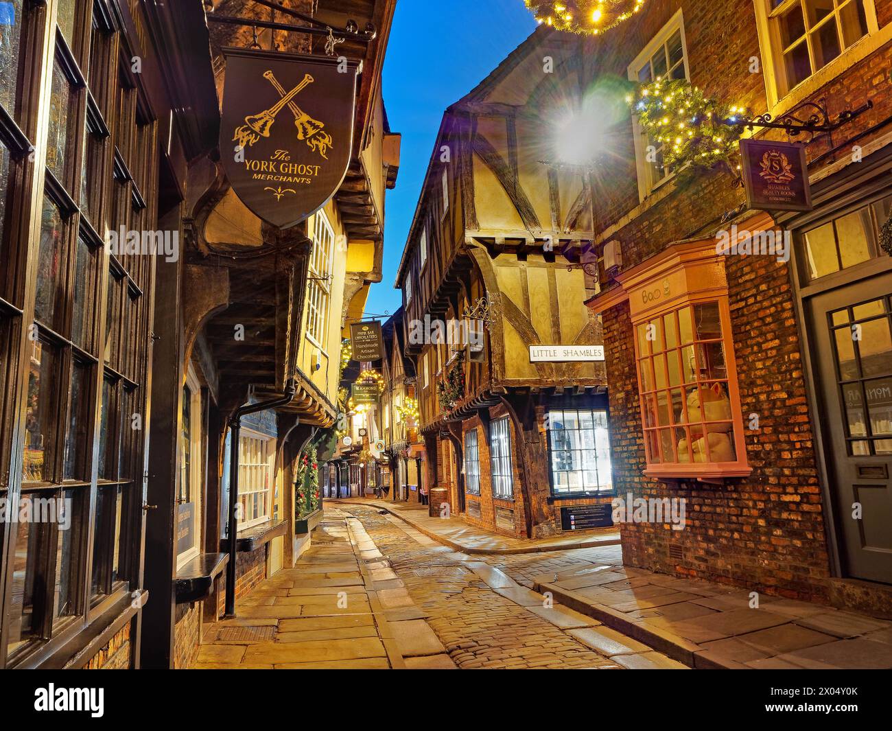 Shambles christmas york yorkshire england hi-res stock photography and ...