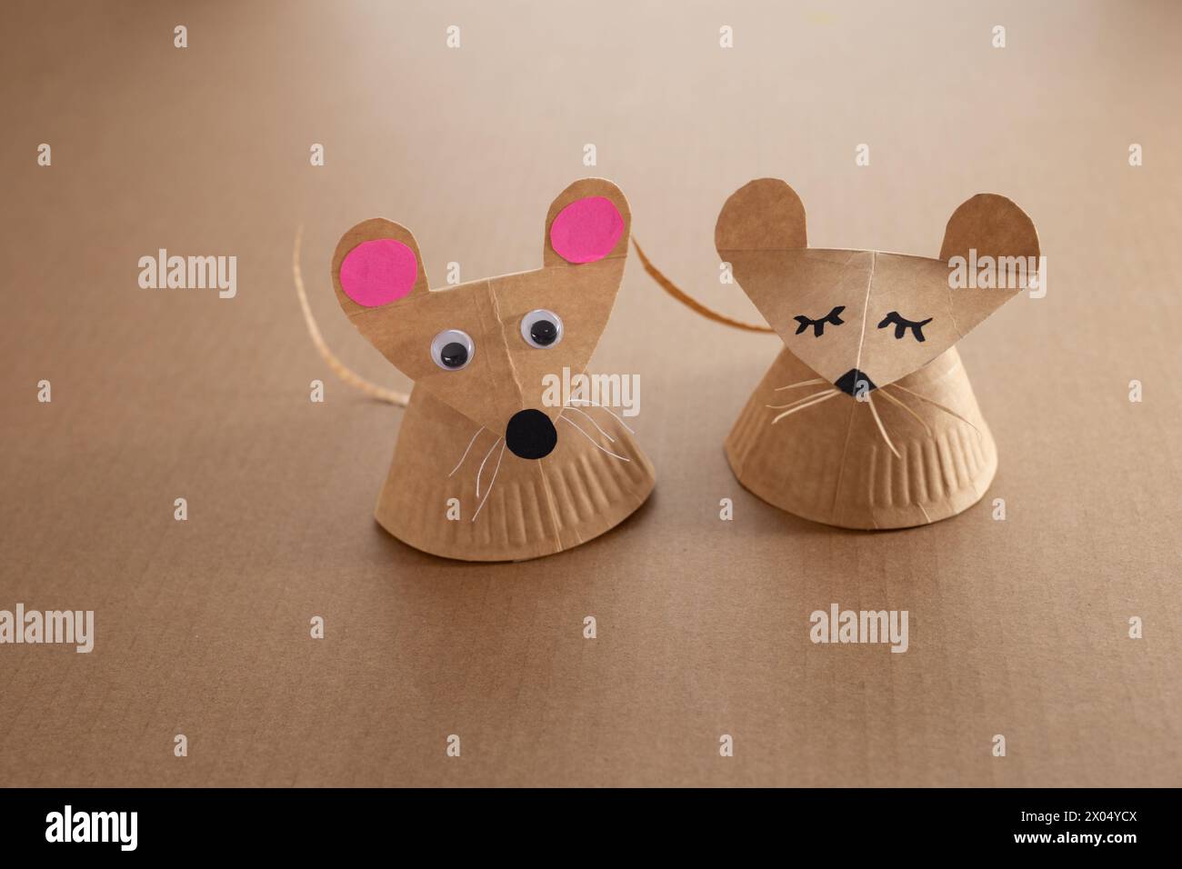 how to make a paper plate mouse craft Stock Photo - Alamy