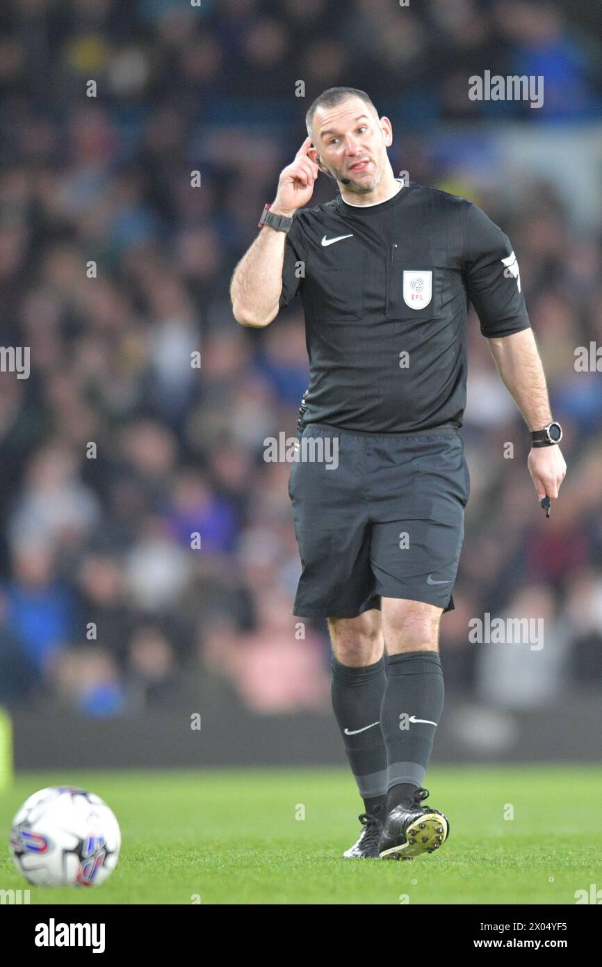 Match Referee Tom Robinson during the Sky Bet Championship match ...