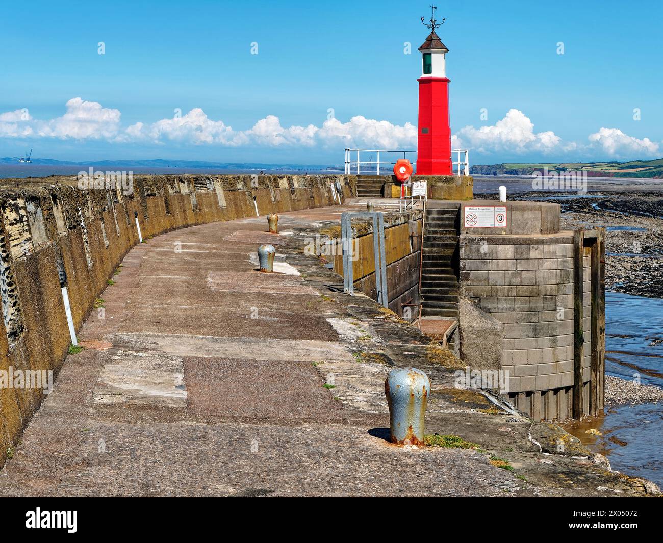 UK, Somerset, Watchet Harbour Lighthouse and Entrance to Harbour Stock ...