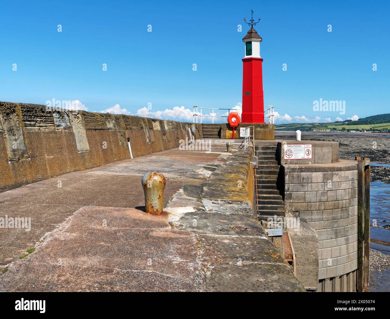 UK, Somerset, Watchet Harbour Lighthouse Stock Photo - Alamy