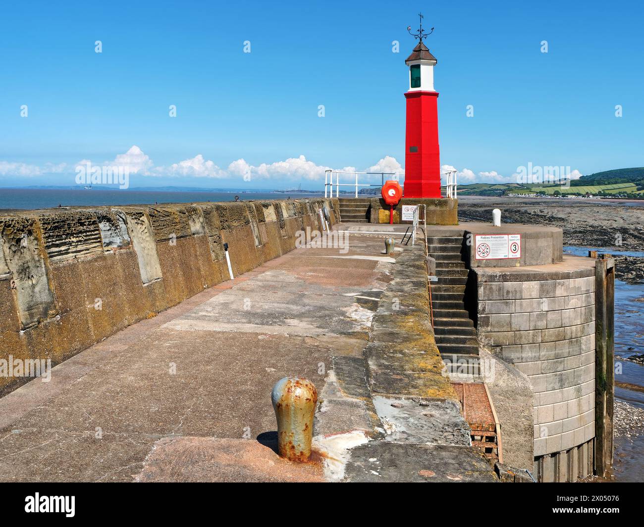 UK, Somerset, Watchet Harbour Lighthouse Stock Photo - Alamy
