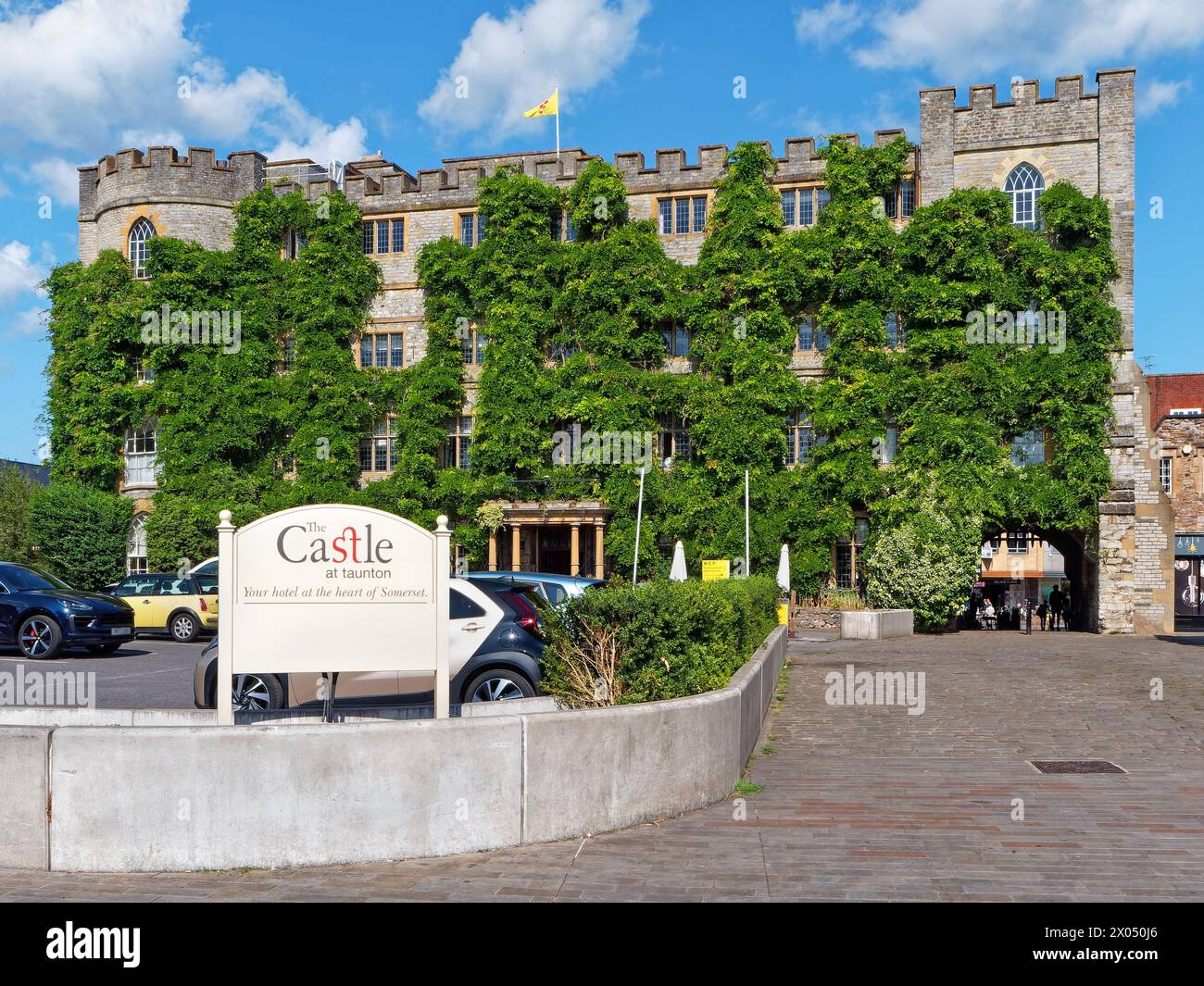 Country hotel castle hi-res stock photography and images - Alamy