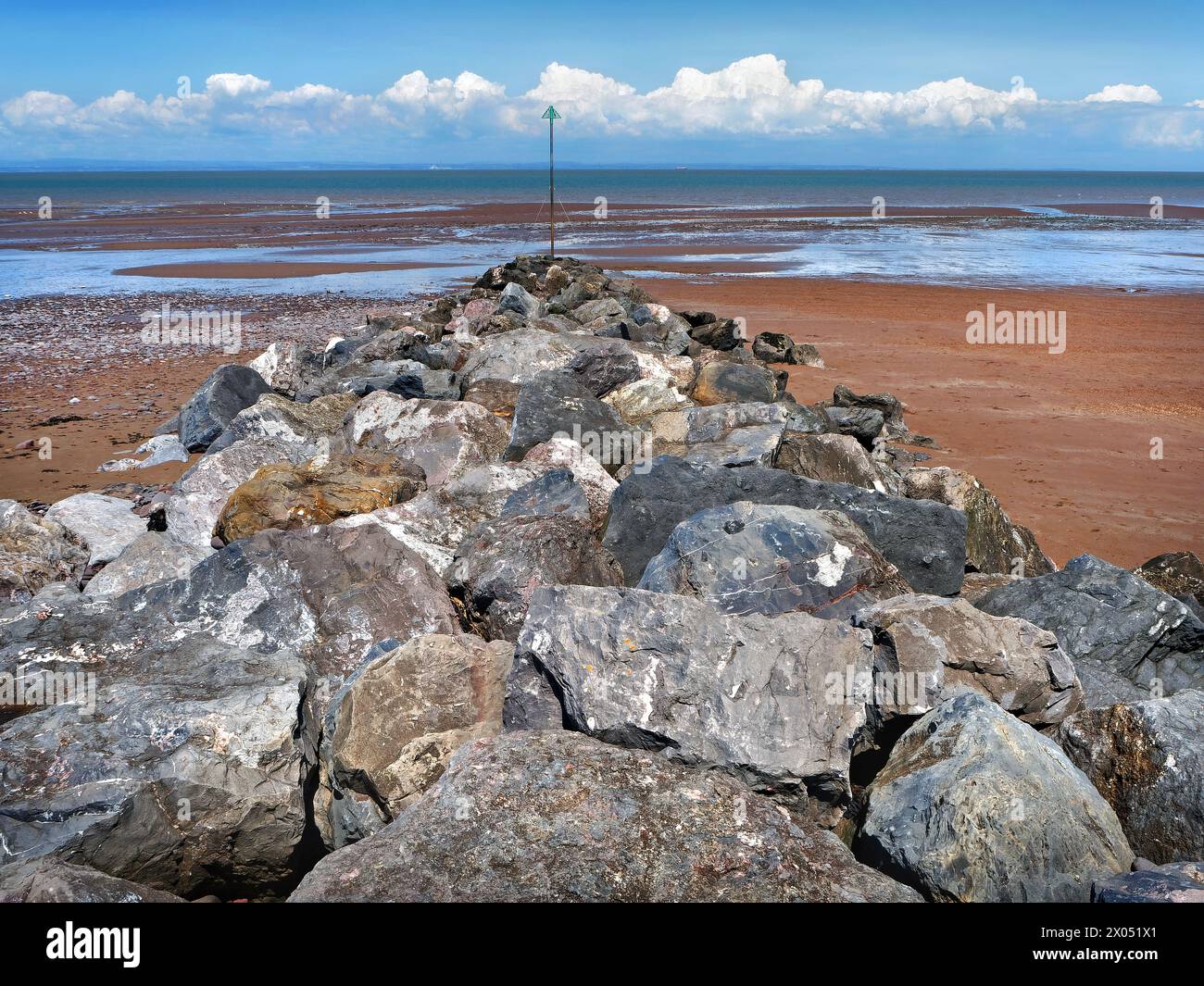 Sea defences boulders england hi-res stock photography and images - Alamy