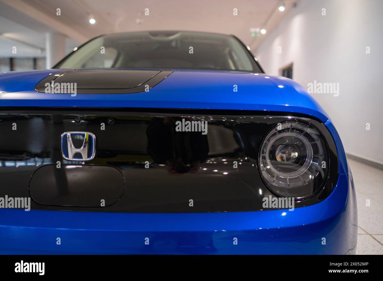 blue Honda e Electric Car, electric subcompact ev Japanese manufacturer ...