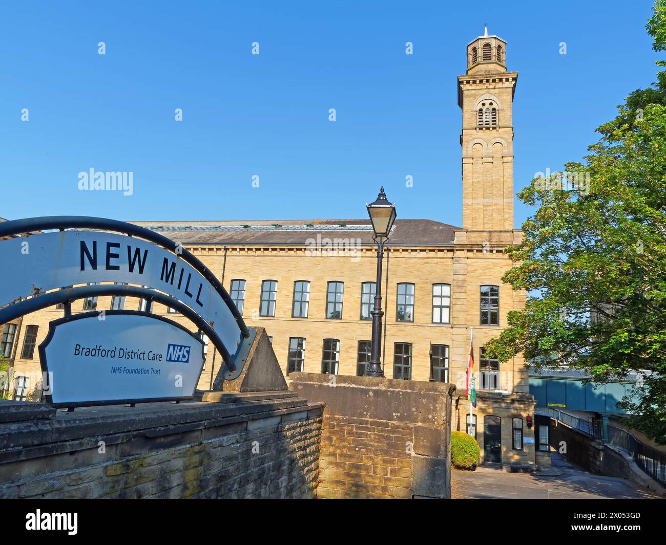 Victoria mill leeds canal hi-res stock photography and images - Alamy