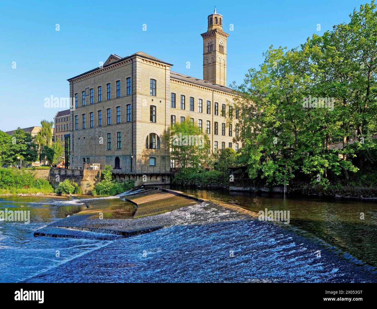 UK, West Yorkshire, City of Bradford, Shipley, Saltaire, River Aire ...