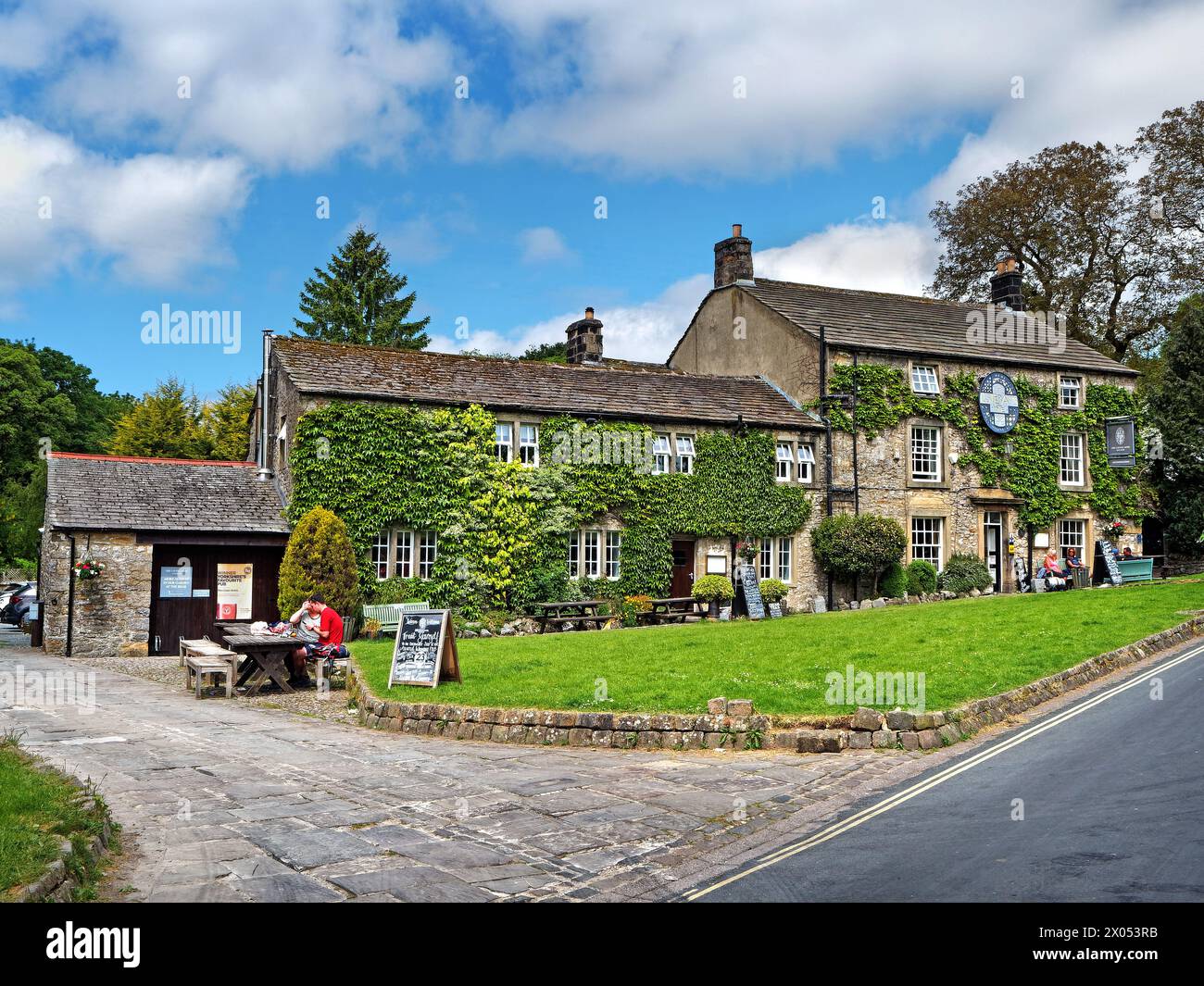 UK, North Yorkshire, Malham Village, The Lister Arms Stock Photo - Alamy
