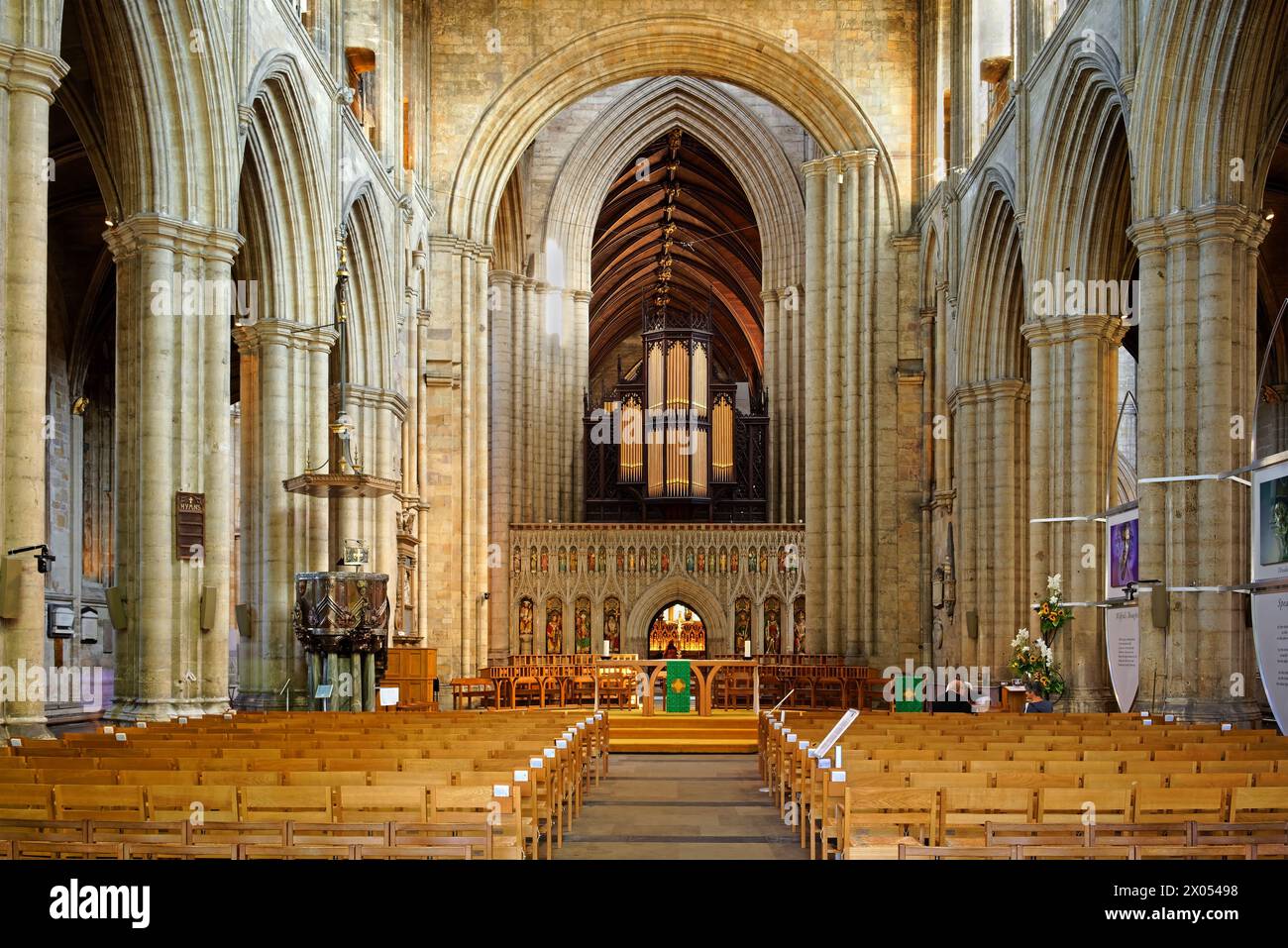 Leeds cathedral altar hi-res stock photography and images - Alamy